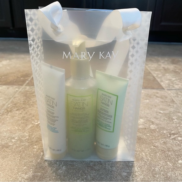 Mary Kay | Bath & Body | Mary Kay Satin Hands Pampering Set | Poshmark